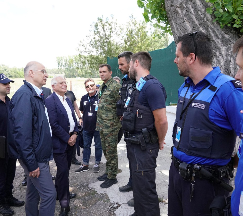Δένδιας για τον φράχτη: Ας μη ματαιοπονούν με την κατασκευή ψευδών ...